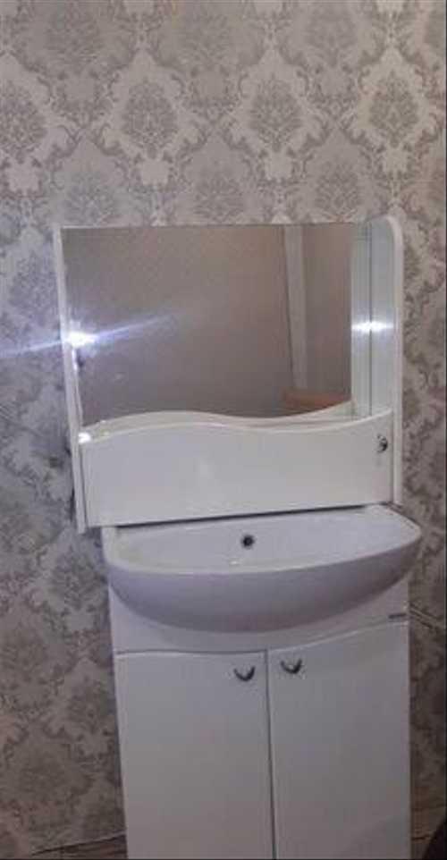 Тумба для ванной с раковиной и зеркалом