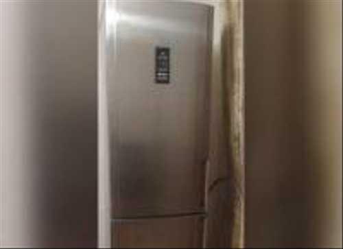 Холодильник двухкамерный нофрост,серебро, металл