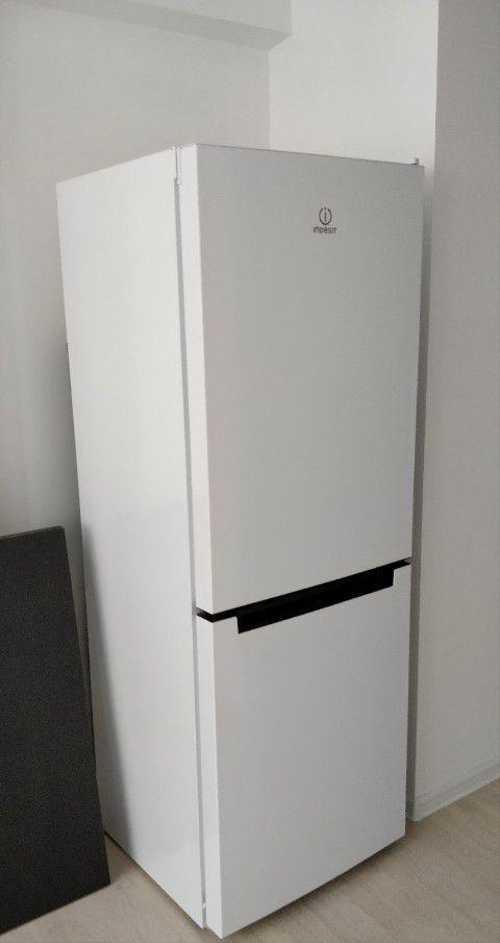 Холодильник Indesit DF 4160W
