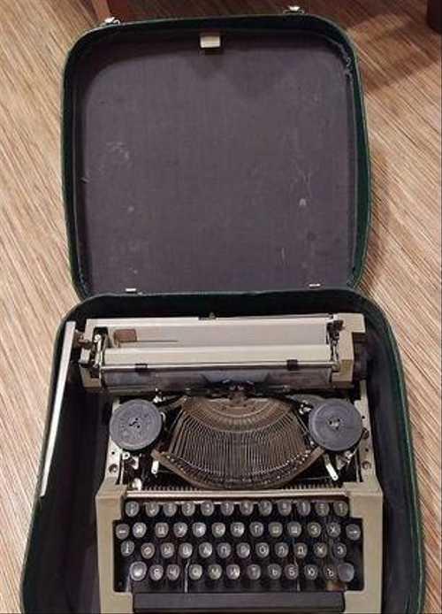 Продам пишущую машинку 80-х годов СССР