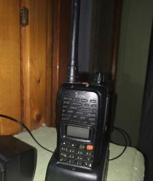 Продам радиостанцию icom ic-v87