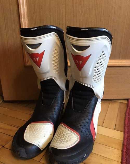 Продаю мотоботы Dainese