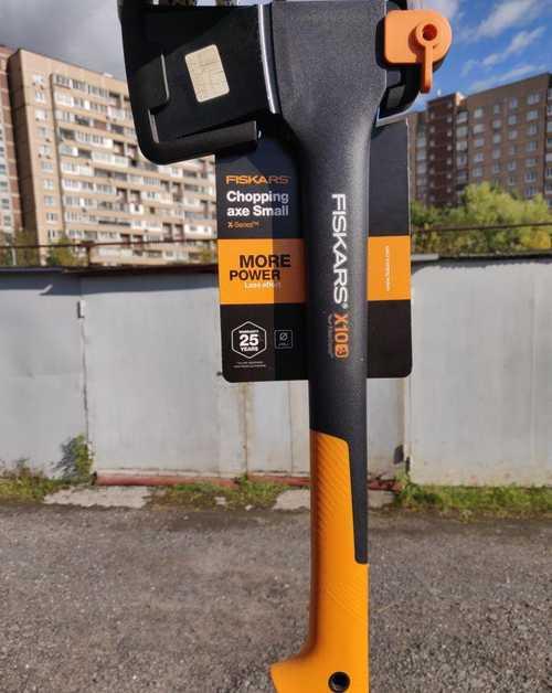 Топор fiskars x10