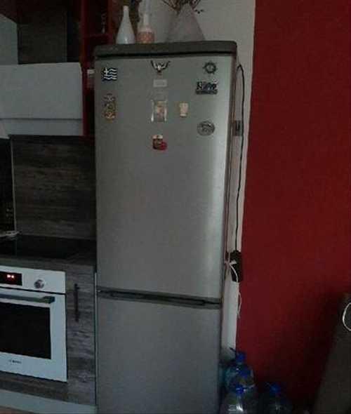 Продам холодильник zanussi ZRB334SO