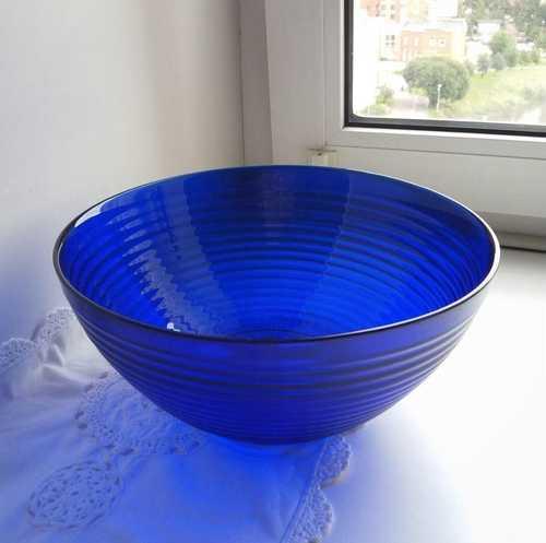 Редкий изумительный салатник ваза синее стекло