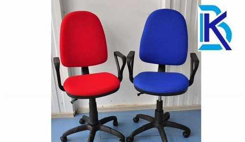 Офисное кресло "Престиж" ярко-синее или красное