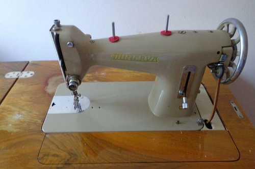 Швейная машинка Минерва