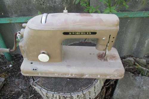 Машинка швейная Ржев на запчасти