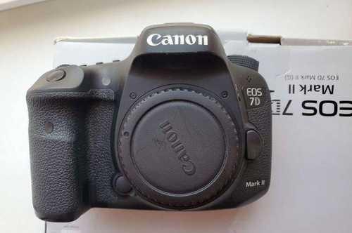 Зеркальный фотоаппарат Canon 7D mark 2