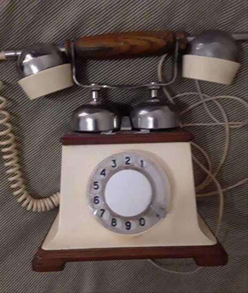 Старый телефон СССР назывался "Ретро"
