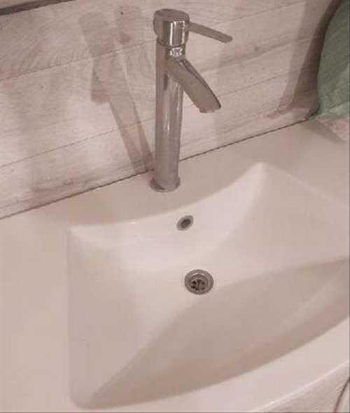 Кран и раковина ideal standard