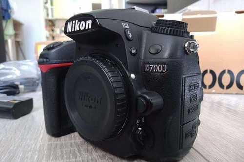 Зеркальный фотоаппарат Nikon D7000 и объектив