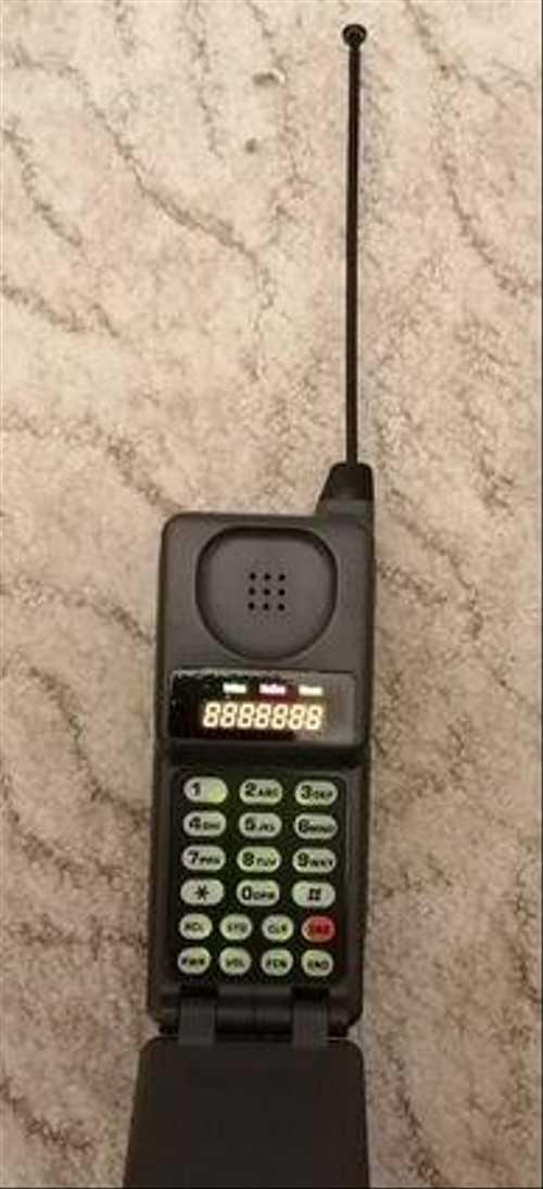 Телефон Motorola micro tac 550 в колекцию