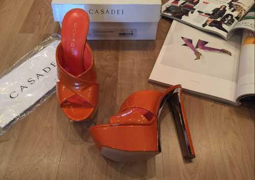 Яркие новые сабо на каблуках Casadei (оригинал)