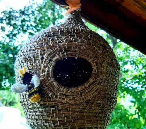 Декоративное осиное гнездо из кедровых иголок, руч