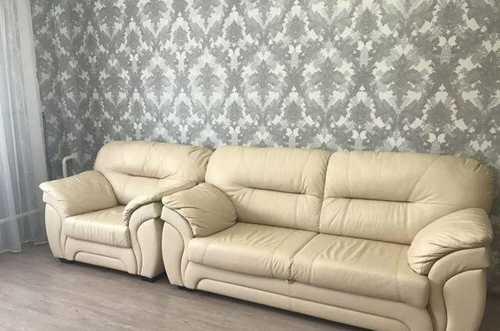 Немецкий набор диван с креслом кожаный набор