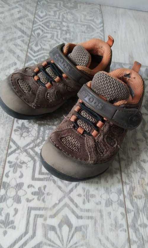 Кроссовки crocs