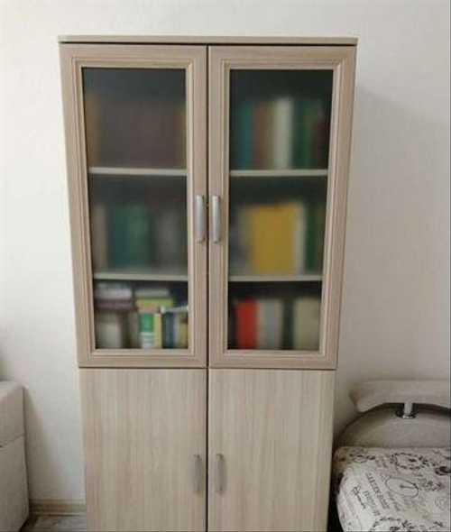 Шкаф угловой стеклянный книжный шкаф