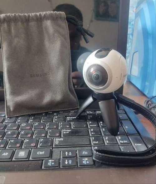 Видеокамера экшн Samsung Gear 360 (SM-C200)