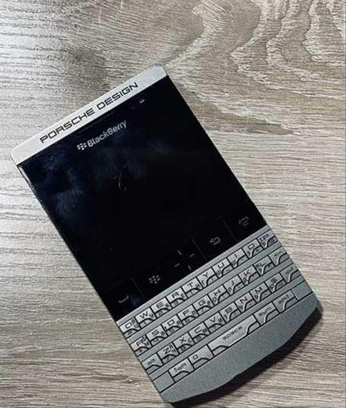 Телефон BlackBerry P9981
