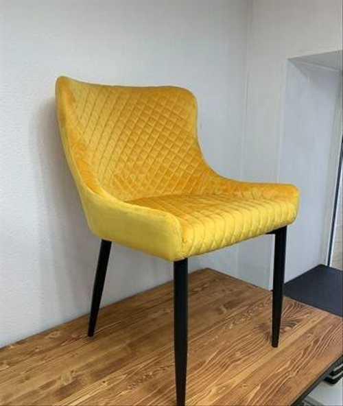 Мягкий желтый стул / велюр