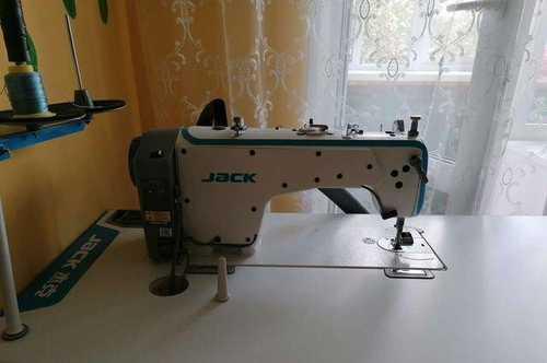 Швейная машинка Jack F4