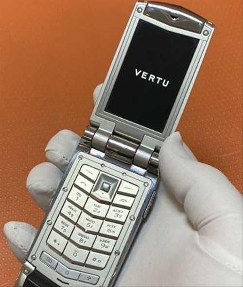 Vertu Ayxta сталь