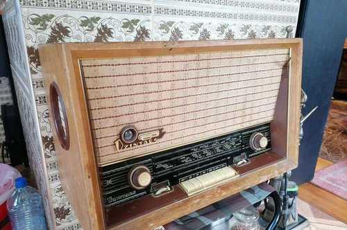 Латвийская радиола Radiotehnika Dzintars RRZ
