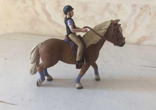 Кобыла с наездницей Schleich