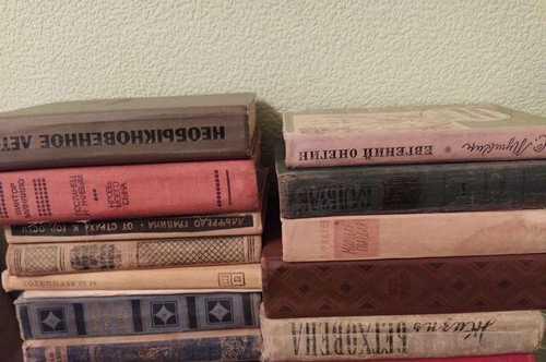 Очень старые книги из эпохи СССР