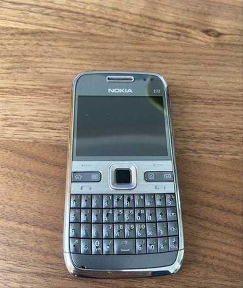 Телефон Nokia E72