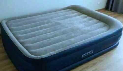 Надувная двухспальная кровать Intex Deluxe Pillow