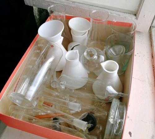Хранение химической посуды. Набор химической посуды для кабинета физики. Сифон химическая посуда. Магазин химической посуды в Москве. Алюминиевая посуда в химии.