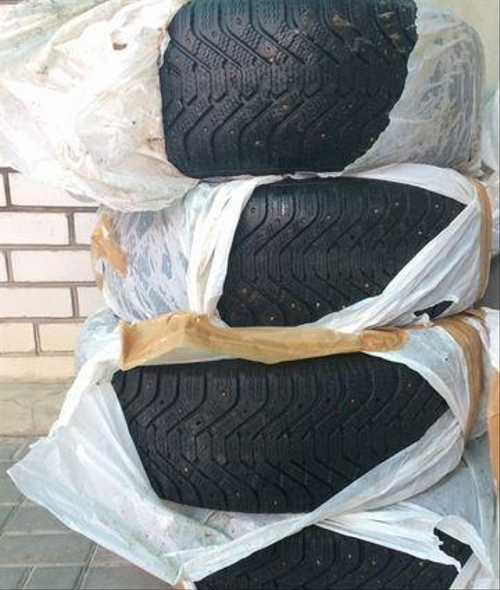 Goodyear 235/65/17 зимние шипованные