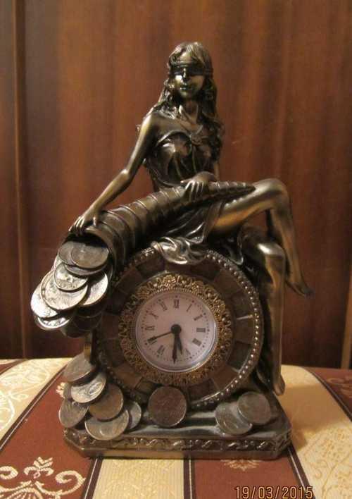 Часы "Женщина с рогом изобилия"