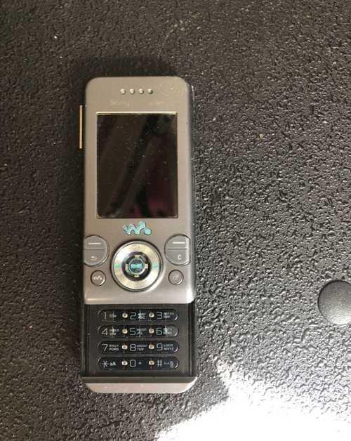 Телефон слайдер Sony Ericsson