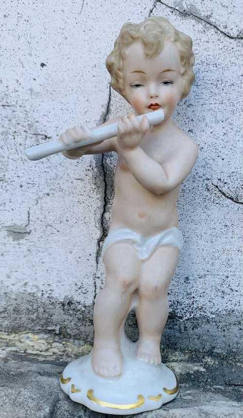 Фарфоровая статуэтка мальчик с флейтой Германия