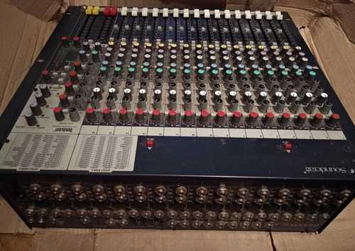 Микшерный пульт Soundcraft FX16ii