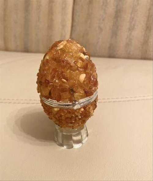Шкатулка яйцо из янтаря