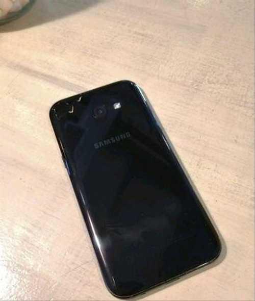 Продаю телефон SAMSUNG Galaxy A5 2017 32гб В хорош