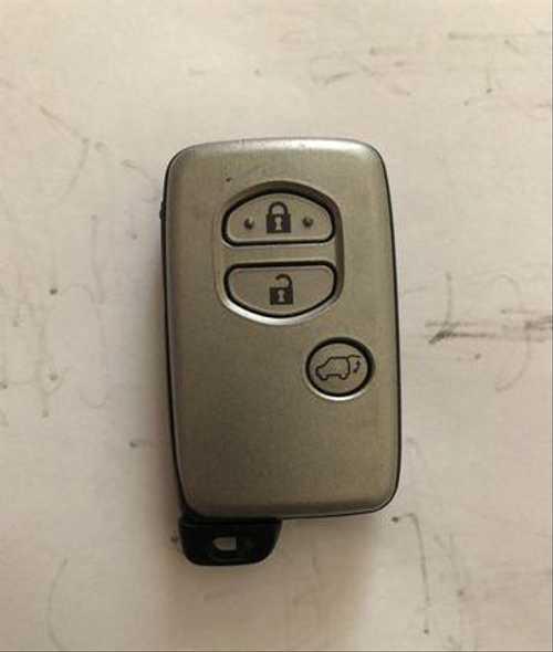 Продам смарт ключ Toyota Lend Cruiser 200
