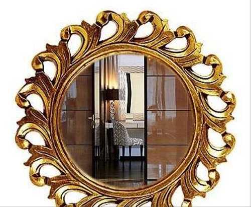 Красивое резное зеркало в золотой раме