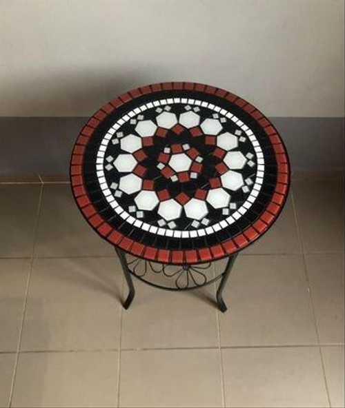 Круглый стол с мозаикой