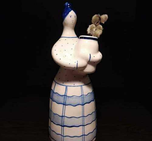 Фарфоровая статуэтка Девушка с вазой, гжель