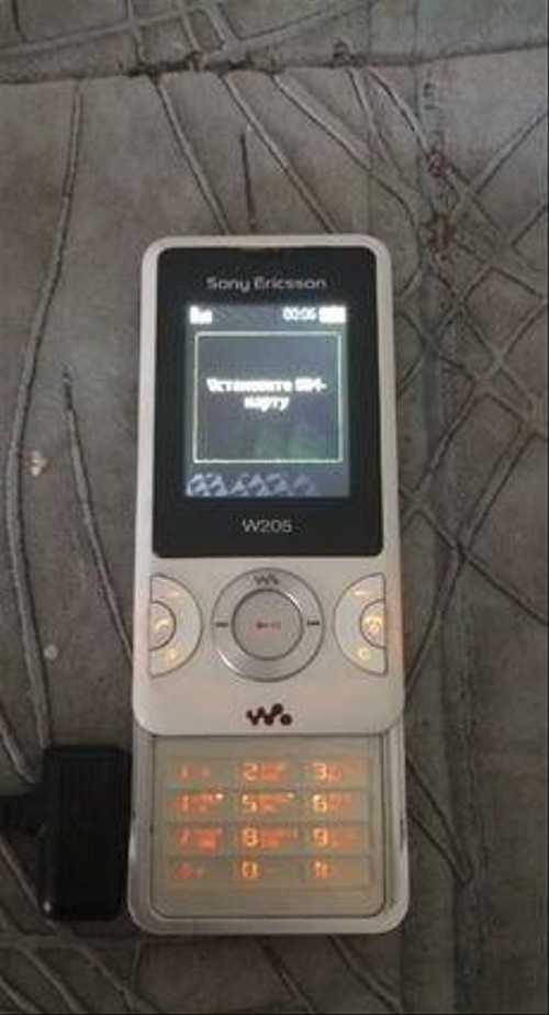 Телефон Sony Ericsson W 205