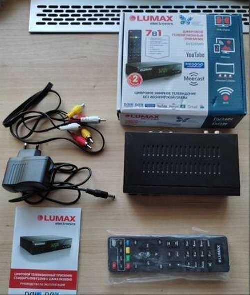 Цифровая телевизионная приставка Lumax DV-3215HD