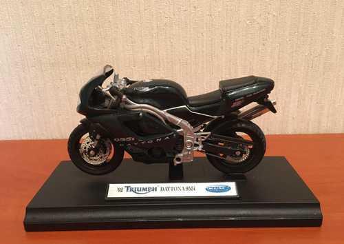 Модель мотоцикла 1/18 Triumph Daytona 955i