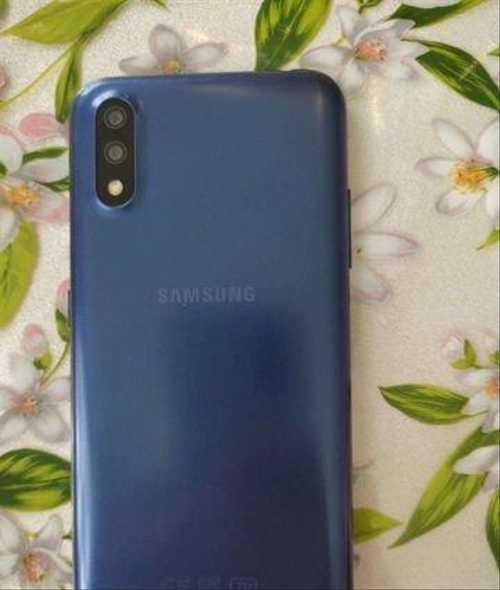 Телефон Samsung а01