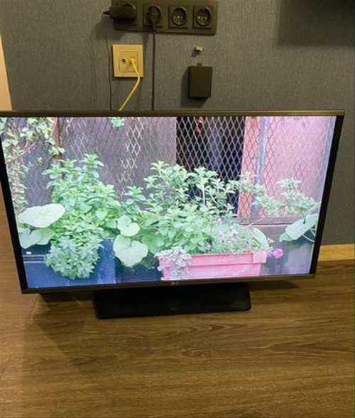 Телевизор LG 40LF570V