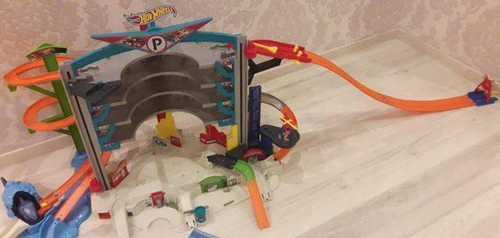 Hot Wheels ultimate garage